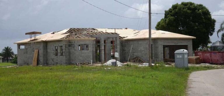 Dachschalung montieren – Stabilität fürs Florida-Haus
