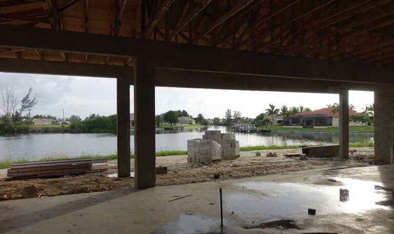 Dachschalung montieren – Stabilität fürs Florida-Haus